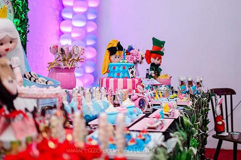 Festa Alice no País das Maravilhas da Laura